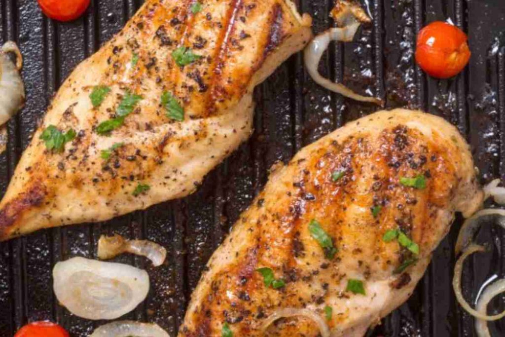 Cómo lograr que la pechuga de pollo quede muy jugosa - Dieta.com